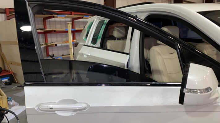 Can my armored car have operable windows?